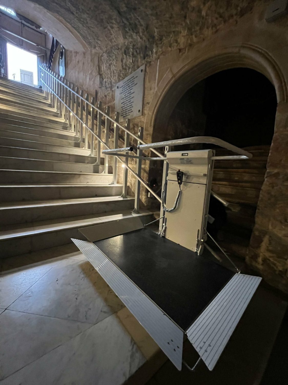 Discover the Lehner Platform Lifts - Lift Services